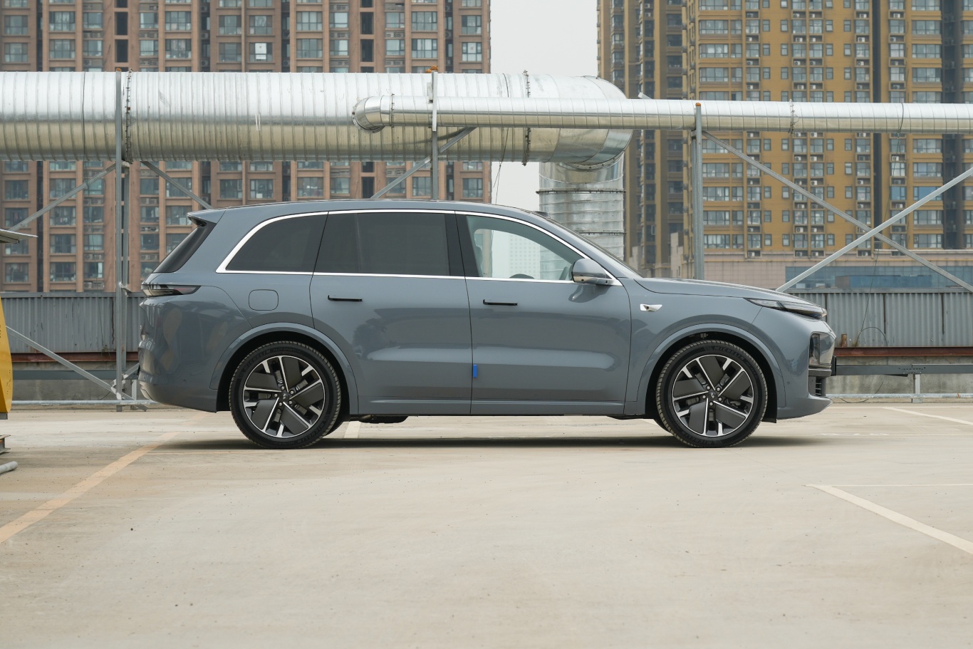 【理想L8L8 Ultra 智能焕新版正侧车头向右水平图片-汽车图片大全】-易车