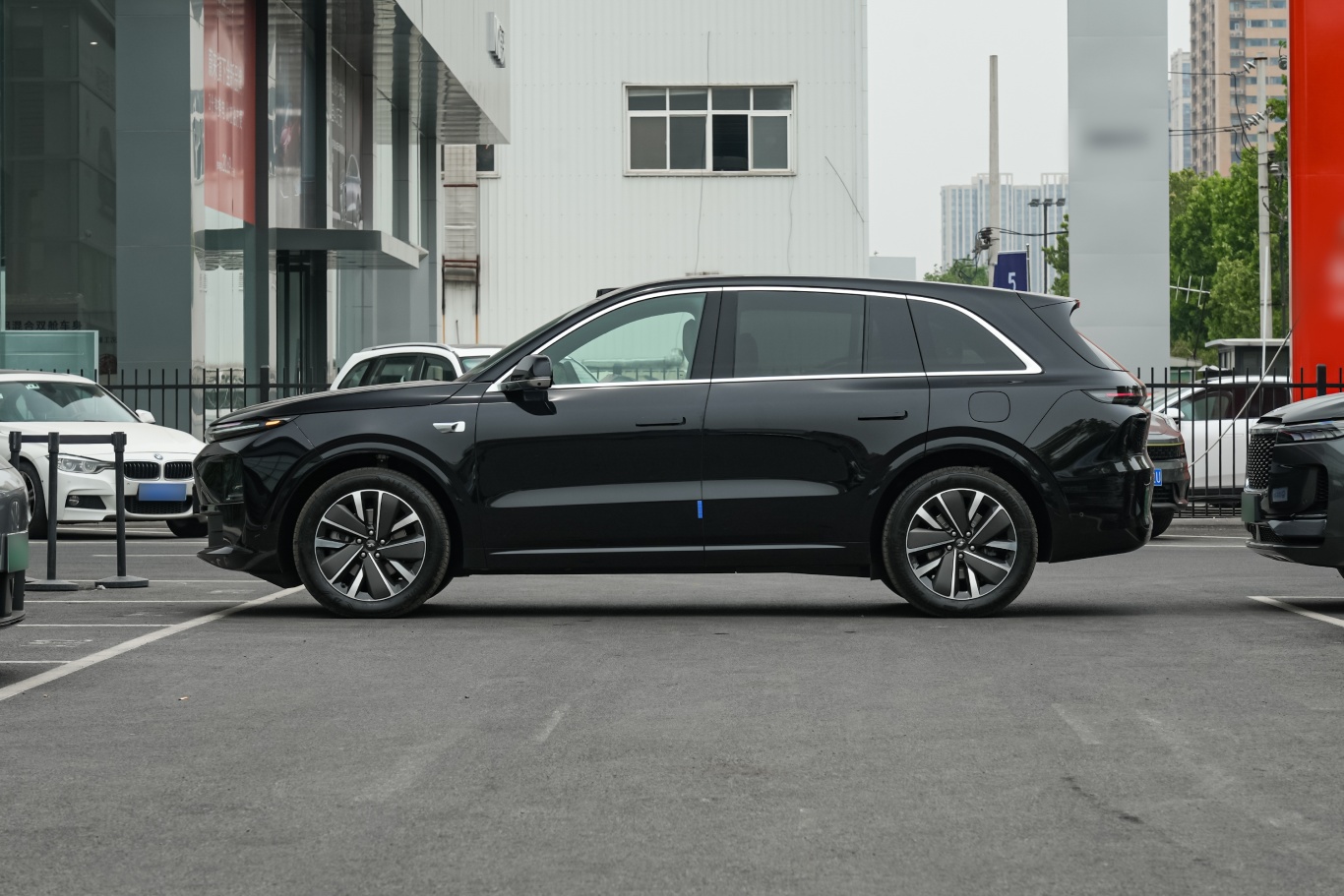 【理想L6L6 Pro 智能焕新版正侧车头向左水平图片-汽车图片大全】-易车