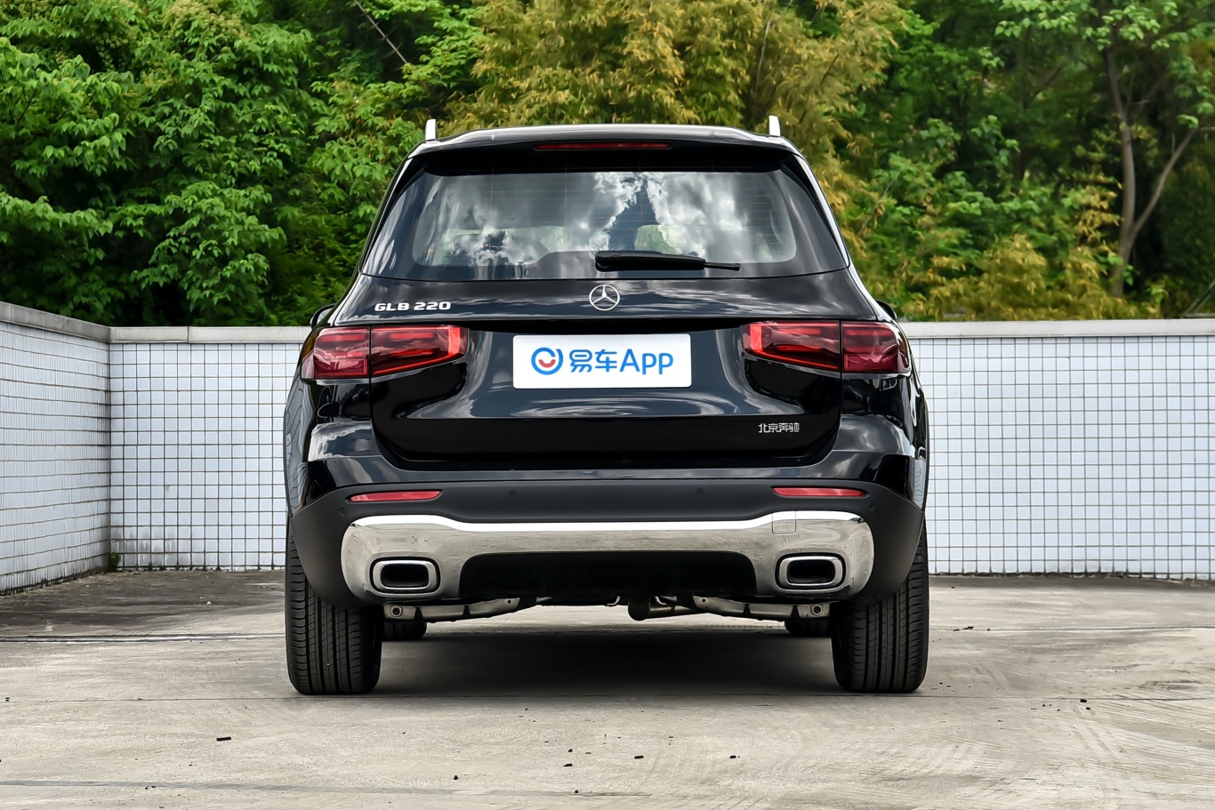【奔驰GLB改款 GLB 220 动感型 5座正后水平图片-汽车图片大全】-易车