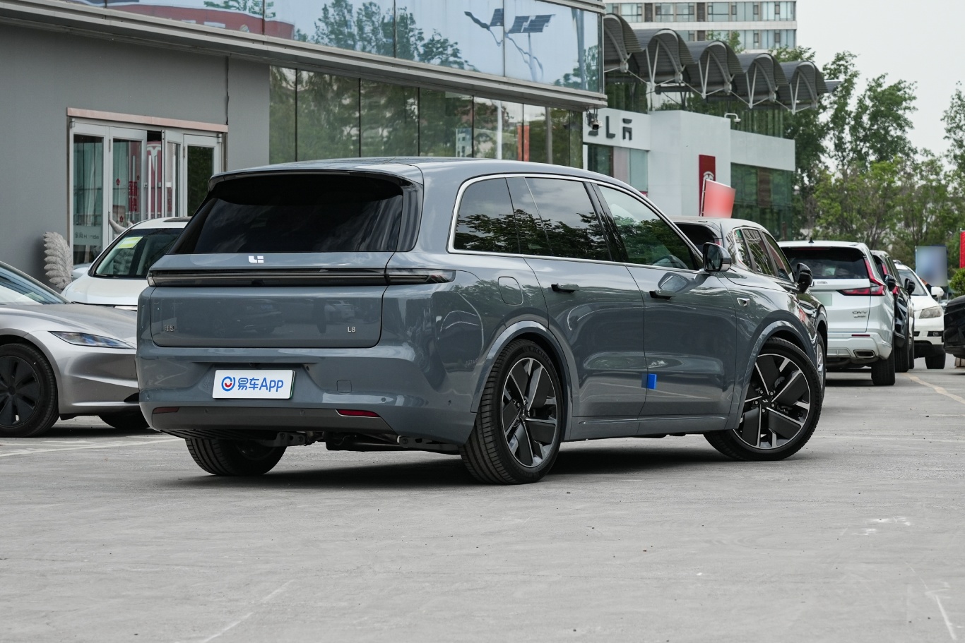 【理想L8Max 智能焕新版侧后45度车头向右水平图片-汽车图片大全】-易车