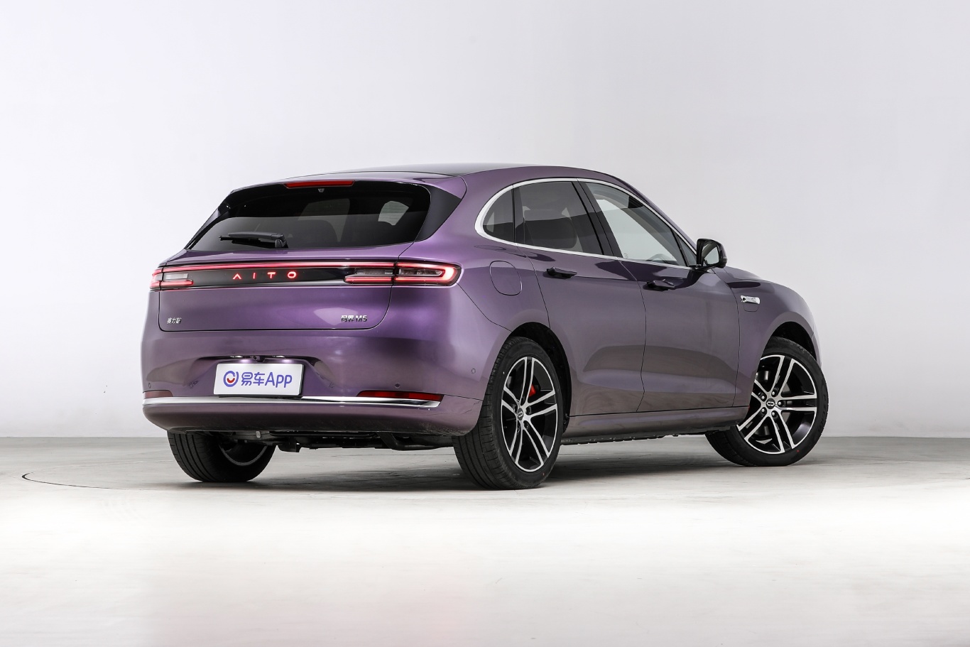 【问界M5增程版 230km Ultra 四驱版侧后45度车头向右水平图片-汽车图片大全】-易车