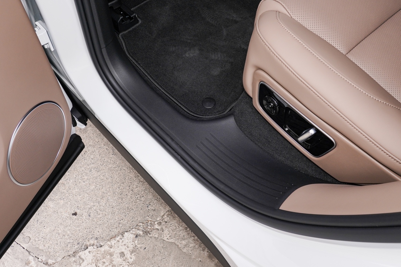 【理想L7L7 Ultra 智能焕新版后排空间图片-汽车图片大全】-易车