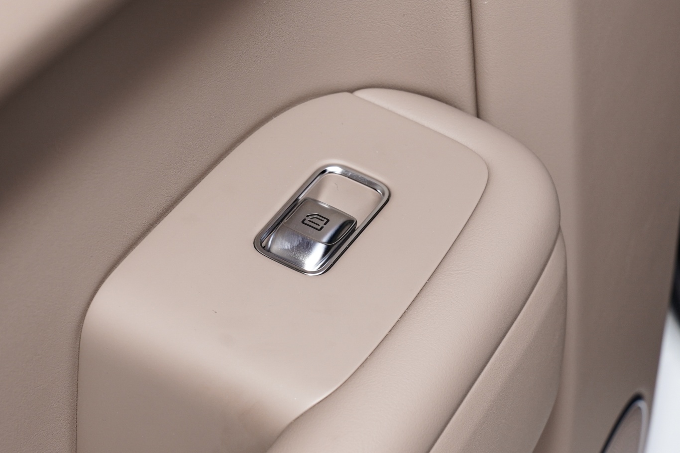 【理想L7L7 Ultra 智能焕新版后排功能图片-汽车图片大全】-易车