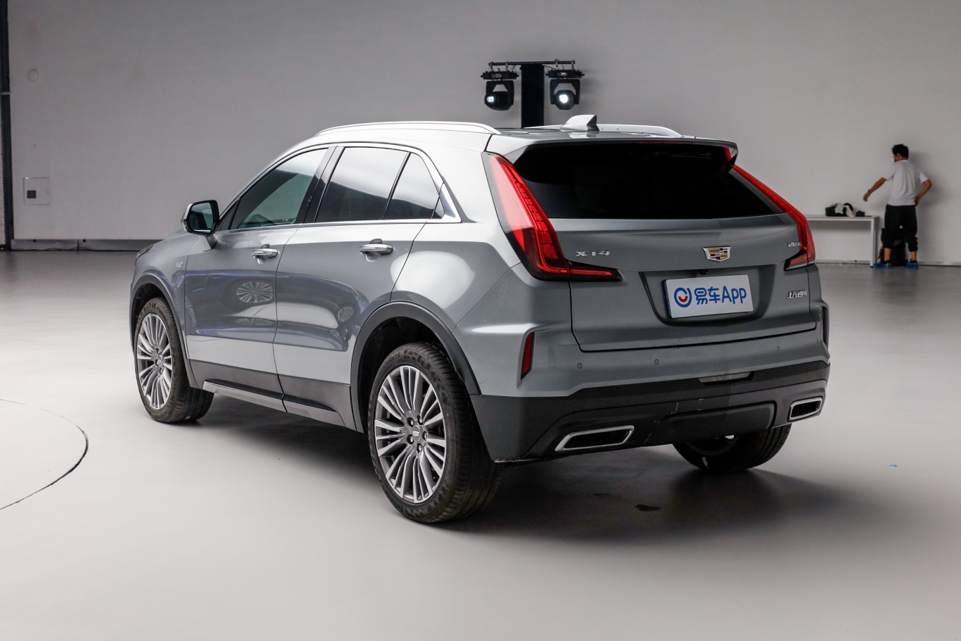 【凯迪拉克XT4改款 28T 两驱尊贵型侧后45度车头向左水平图片-汽车图片大全】-易车