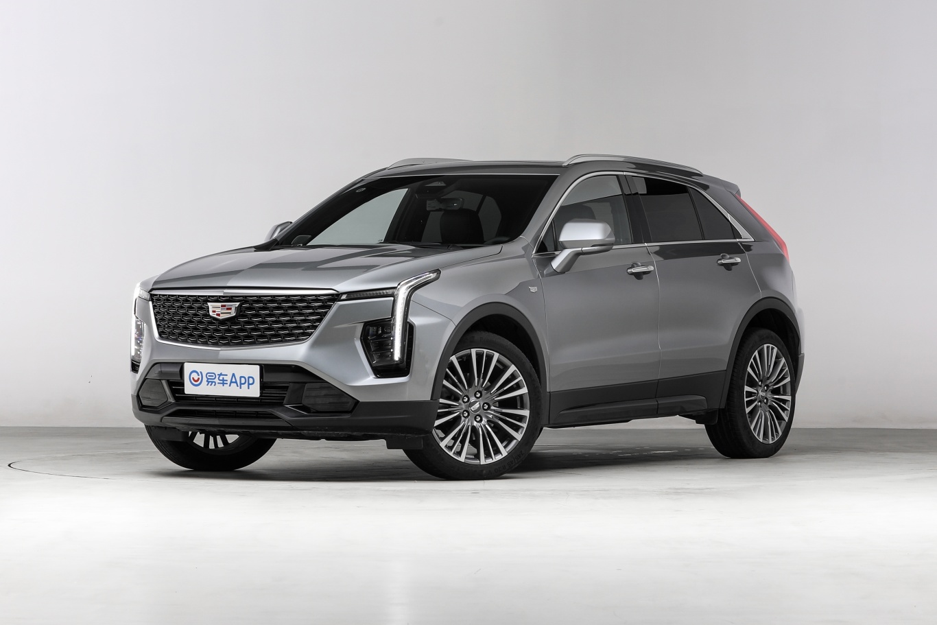【凯迪拉克XT4改款 28T 两驱尊贵型侧前45度车头向左水平图片-汽车图片大全】-易车