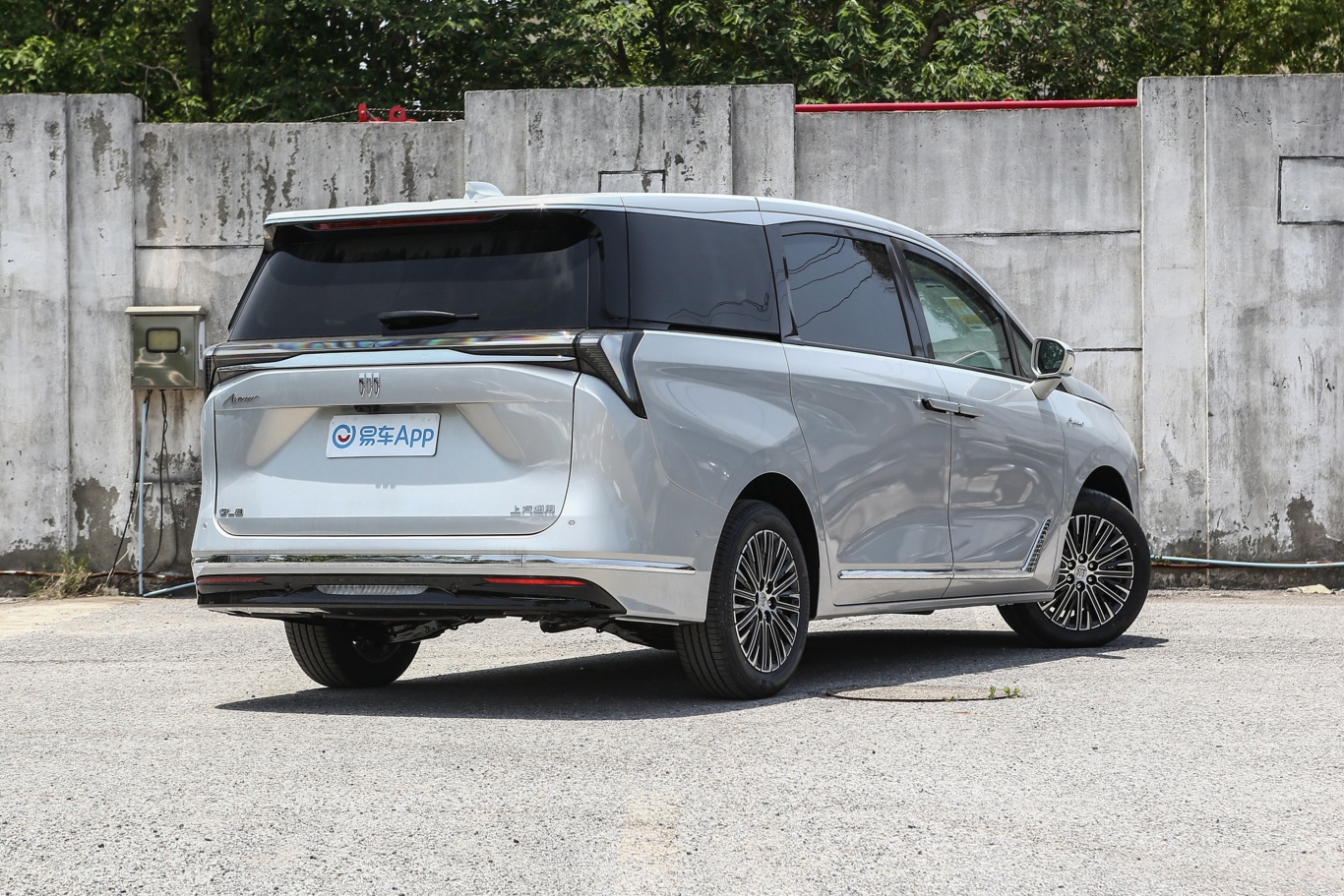 【别克GL8陆尊 2.0T 尊享和悦艾维亚版侧后45度车头向右水平图片-汽车图片大全】-易车