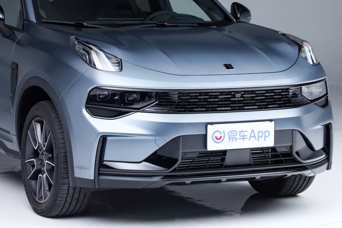 【领克012.0T 两驱焕新Pro版前格栅侧俯拍图片-汽车图片大全】-易车