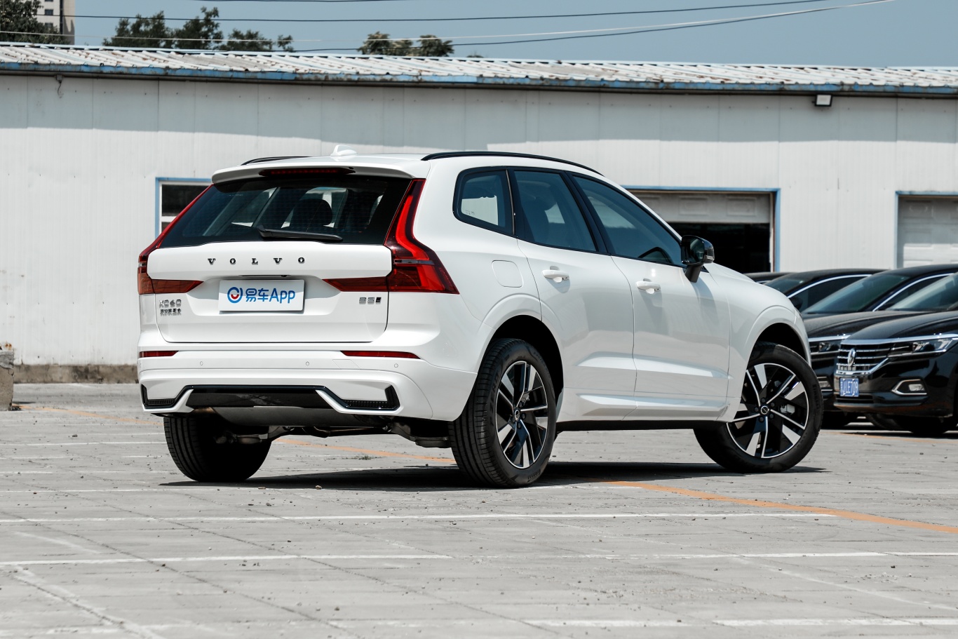 【沃尔沃XC60B5 四驱智远运动版侧后45度车头向右水平图片-汽车图片大全】-易车