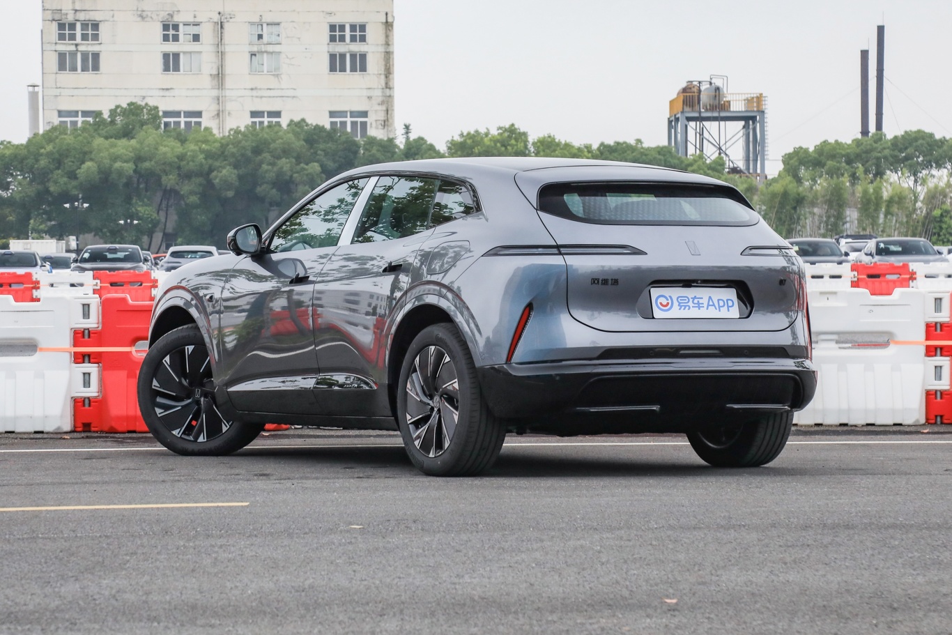 【阿维塔07纯电版 650km 后驱Pro+侧后45度车头向左水平图片-汽车图片大全】-易车