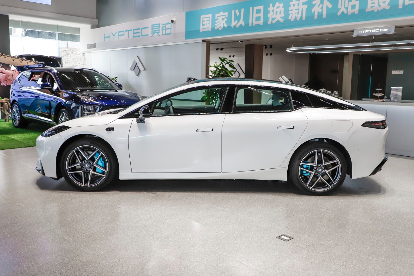 【昊铂GT710km 710 Max版正侧车头向左水平图片-汽车图片大全】-易车