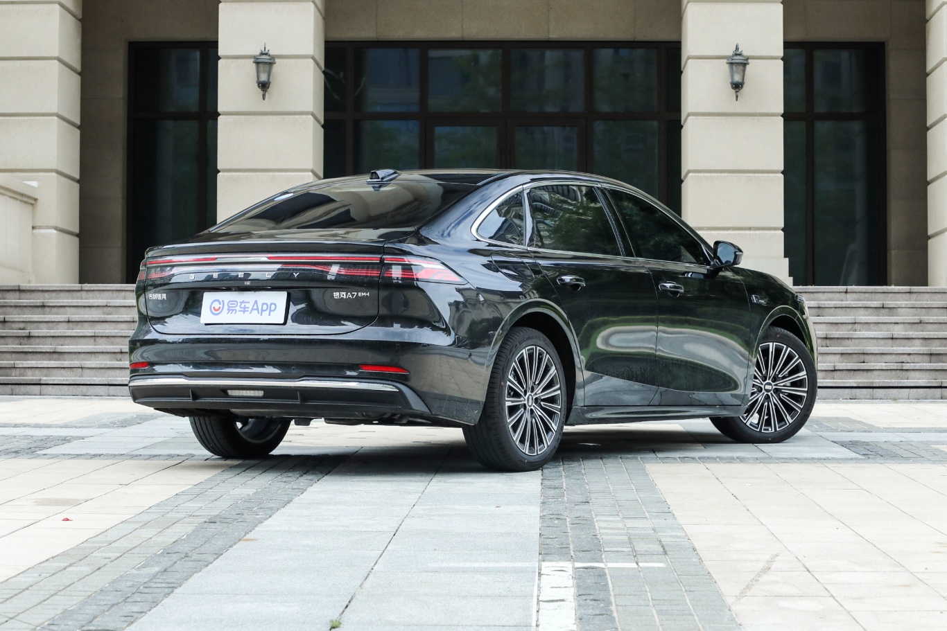 【银河A71.5L 150km 星舰版侧后45度车头向右水平图片-汽车图片大全】-易车