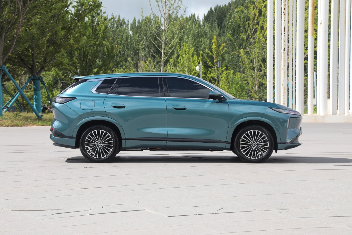 【东风风神L81.5T 185km 梦想版正侧车头向右水平图片-汽车图片大全】-易车