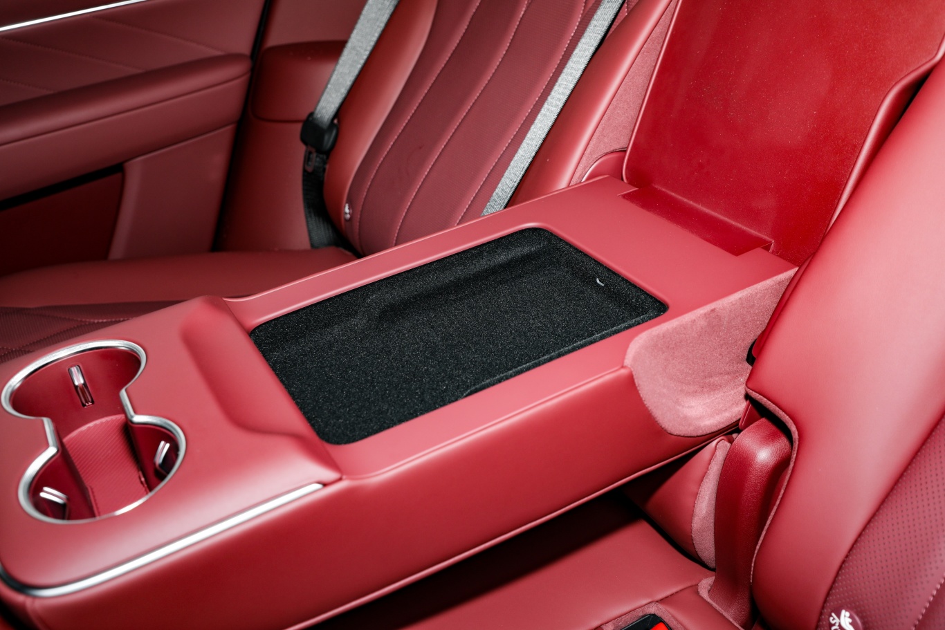 【问界M8纯电版 705km 后驱Max+ 5座后排功能图片-汽车图片大全】-易车