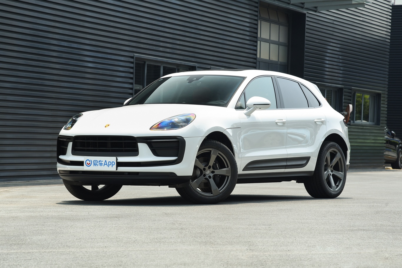 【MacanMacan 2.0T 逐梦版侧前45度车头向左水平图片-汽车图片大全】-易车