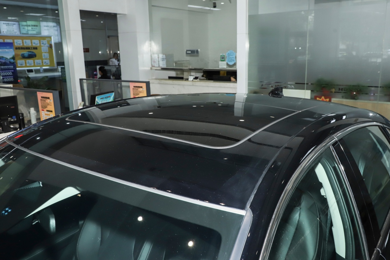 【雅阁 e:PHEV2.0L 82km 尊贵版天窗图片-汽车图片大全】-易车