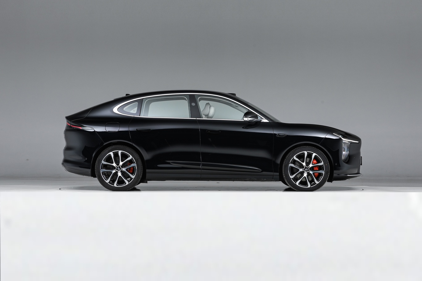 【智己LS6增程版 450km 后驱66 Max+正侧车头向右水平图片-汽车图片大全】-易车