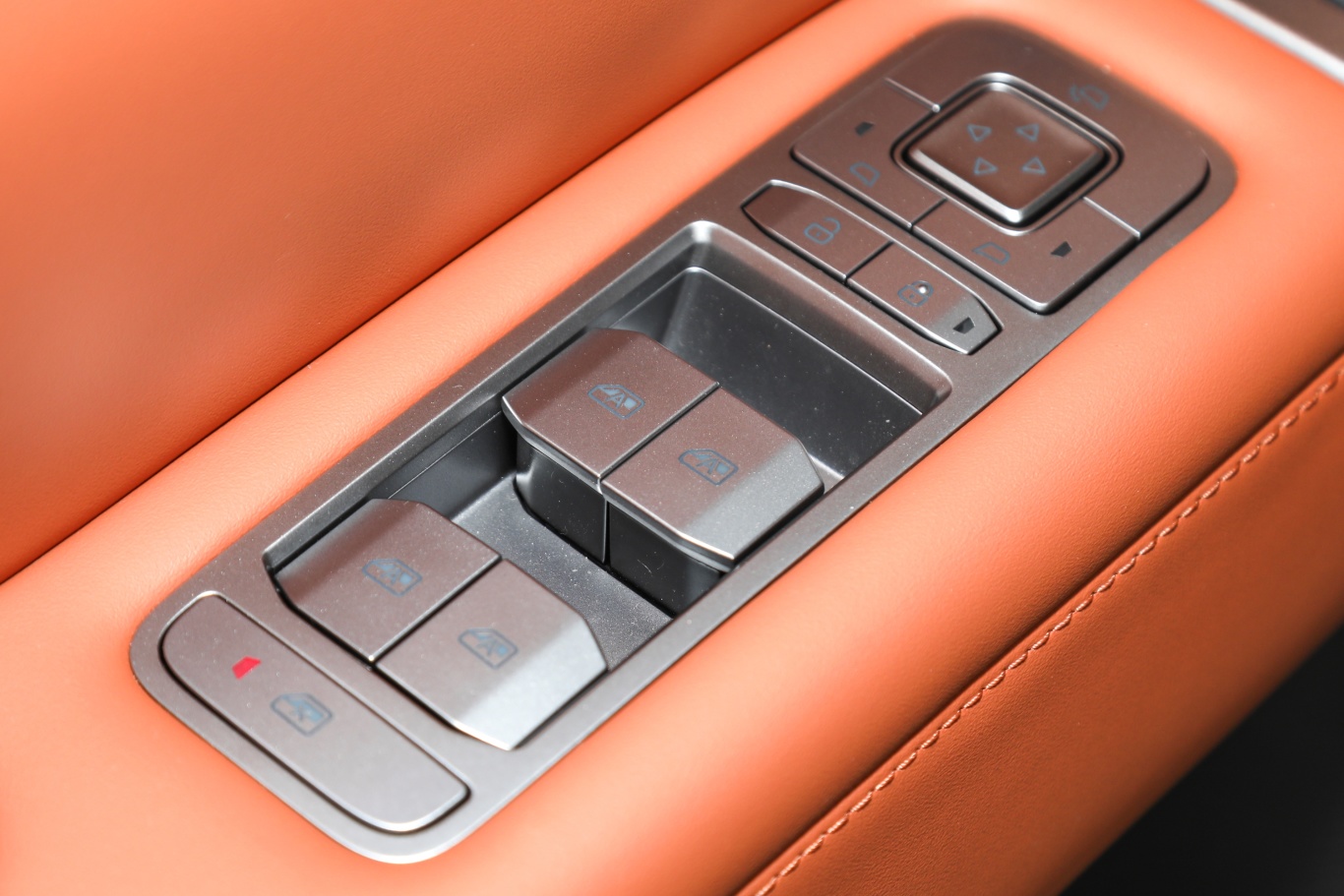 【钛71.5T 190km 四驱Ultra版车窗调节整体图片-汽车图片大全】-易车