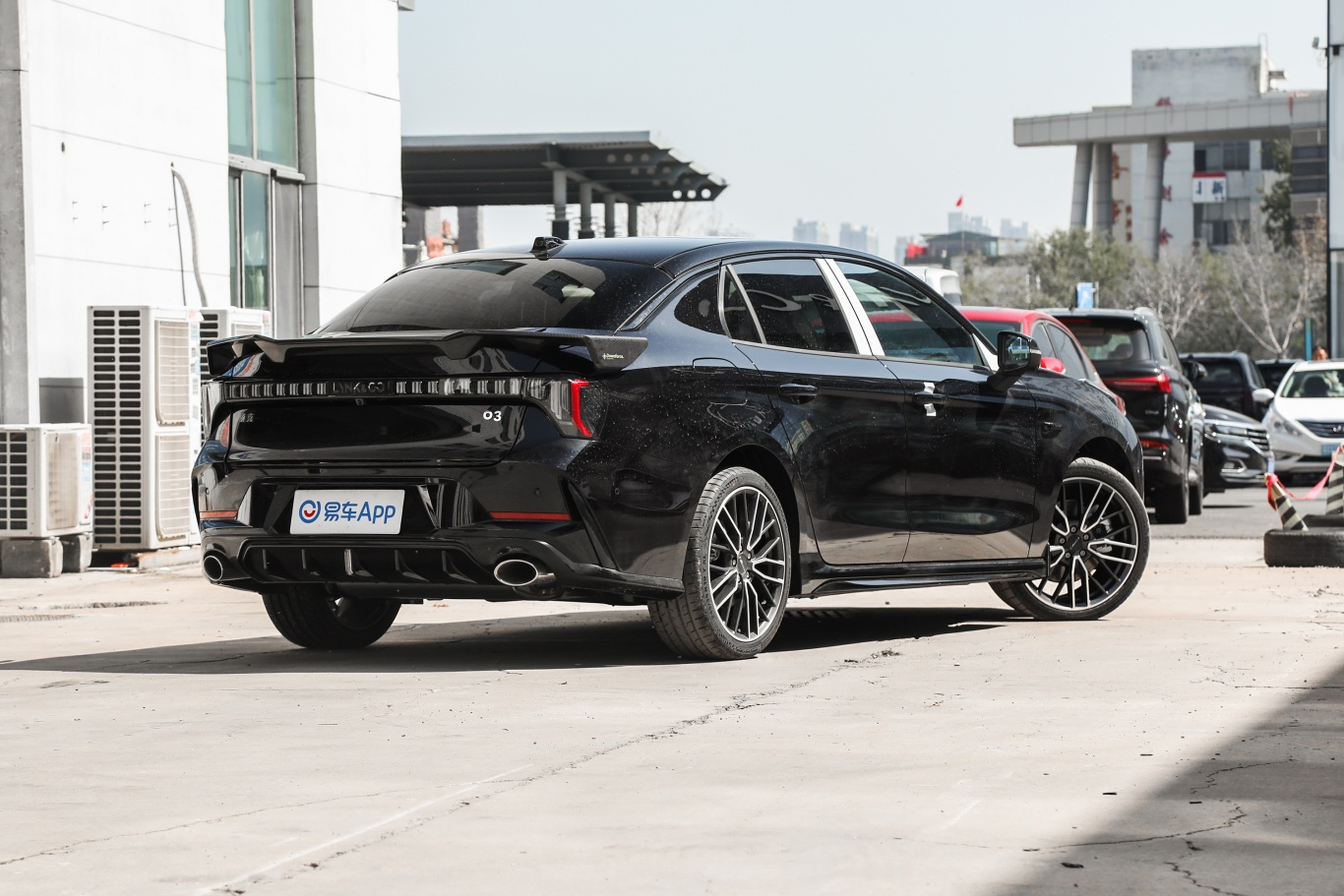 【领克032.0T 自动两驱Ultra 5座侧后45度车头向右水平图片-汽车图片大全】-易车