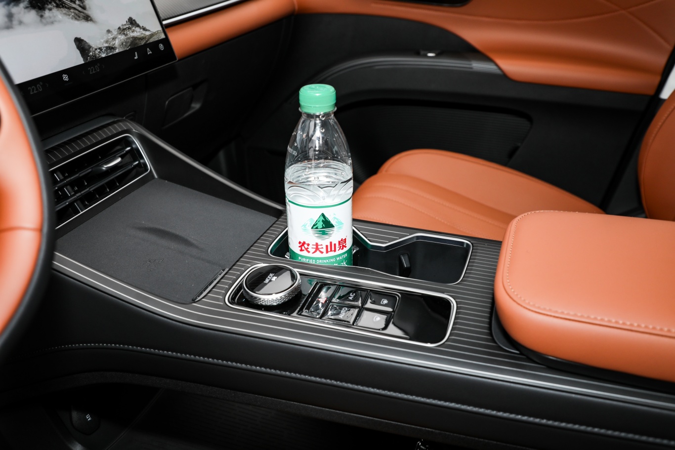 【瑞虎81.6T 虎款前排杯架图片-汽车图片大全】-易车